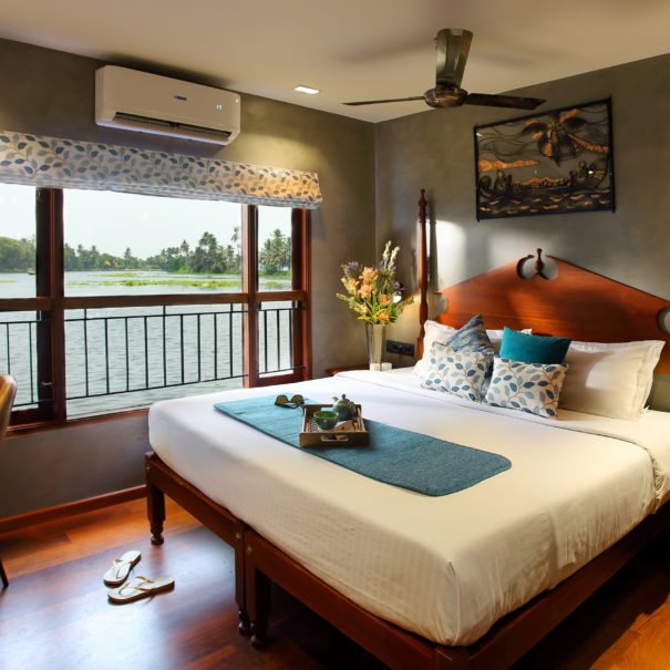 Best Houseboats in Kerala | Backwaters Houseboat Tour Rates | Spice Routes