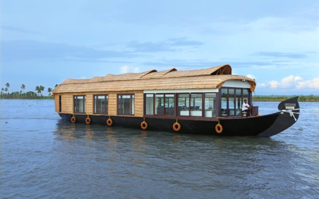 Where Are Houseboats Found in India? 7 Scenic Destinations You Should Know