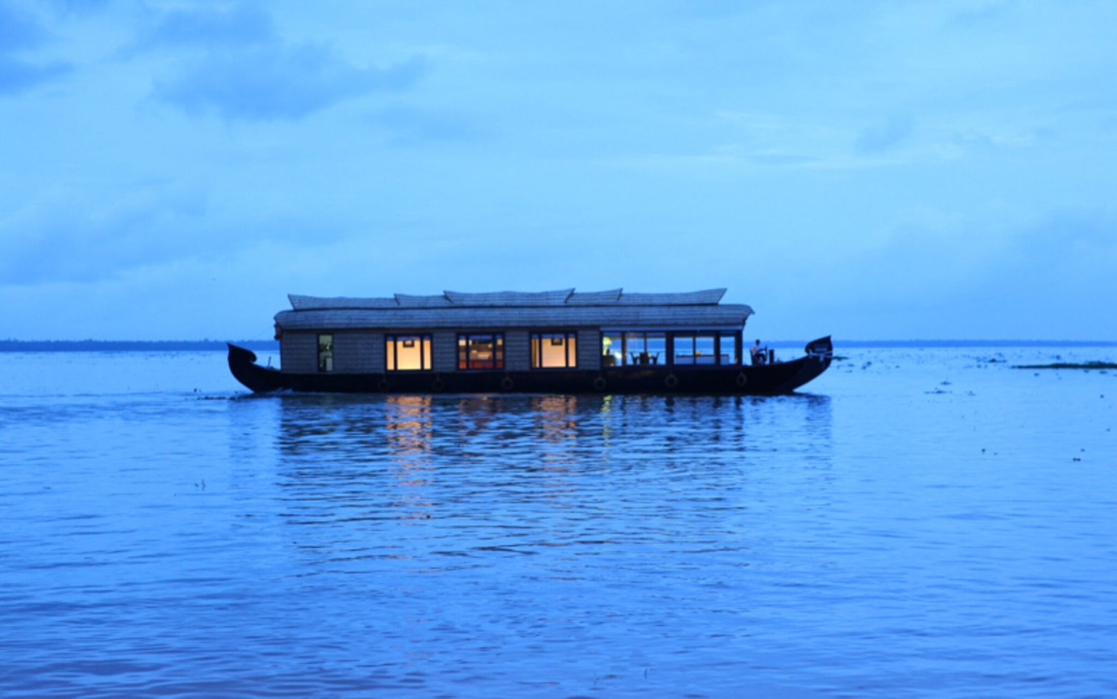 Luxury Houseboat Kerala | Boat House Kerala | Spice Routes