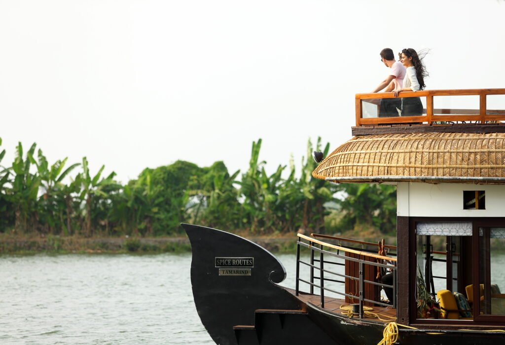 Houseboat vs Resort: Which Is the Better Way to Experience the ...